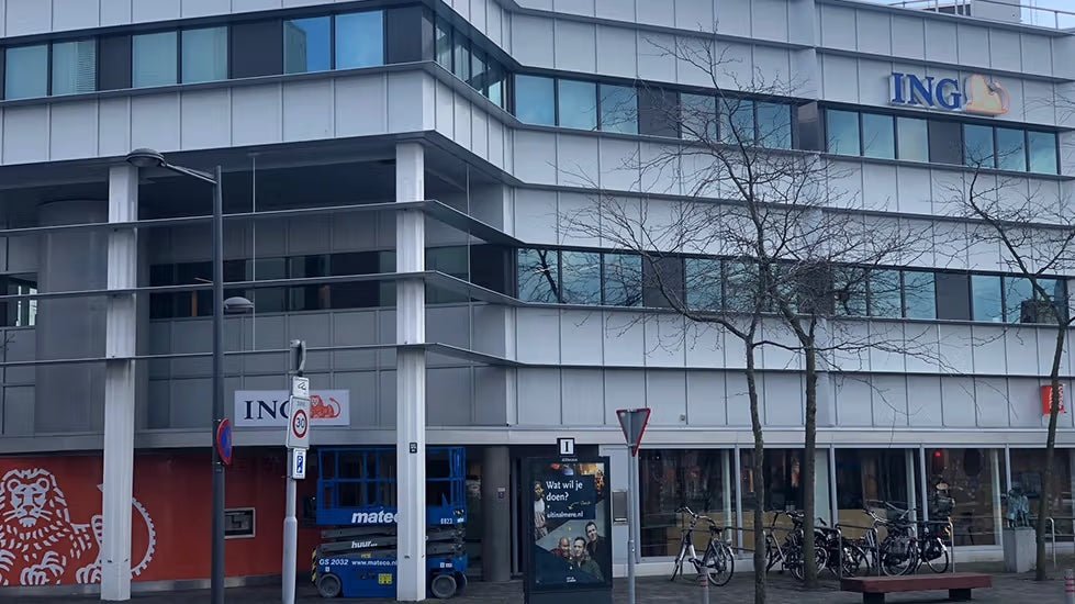 Color restoration of window frames ING Almere with 2C Perma Coat Mat